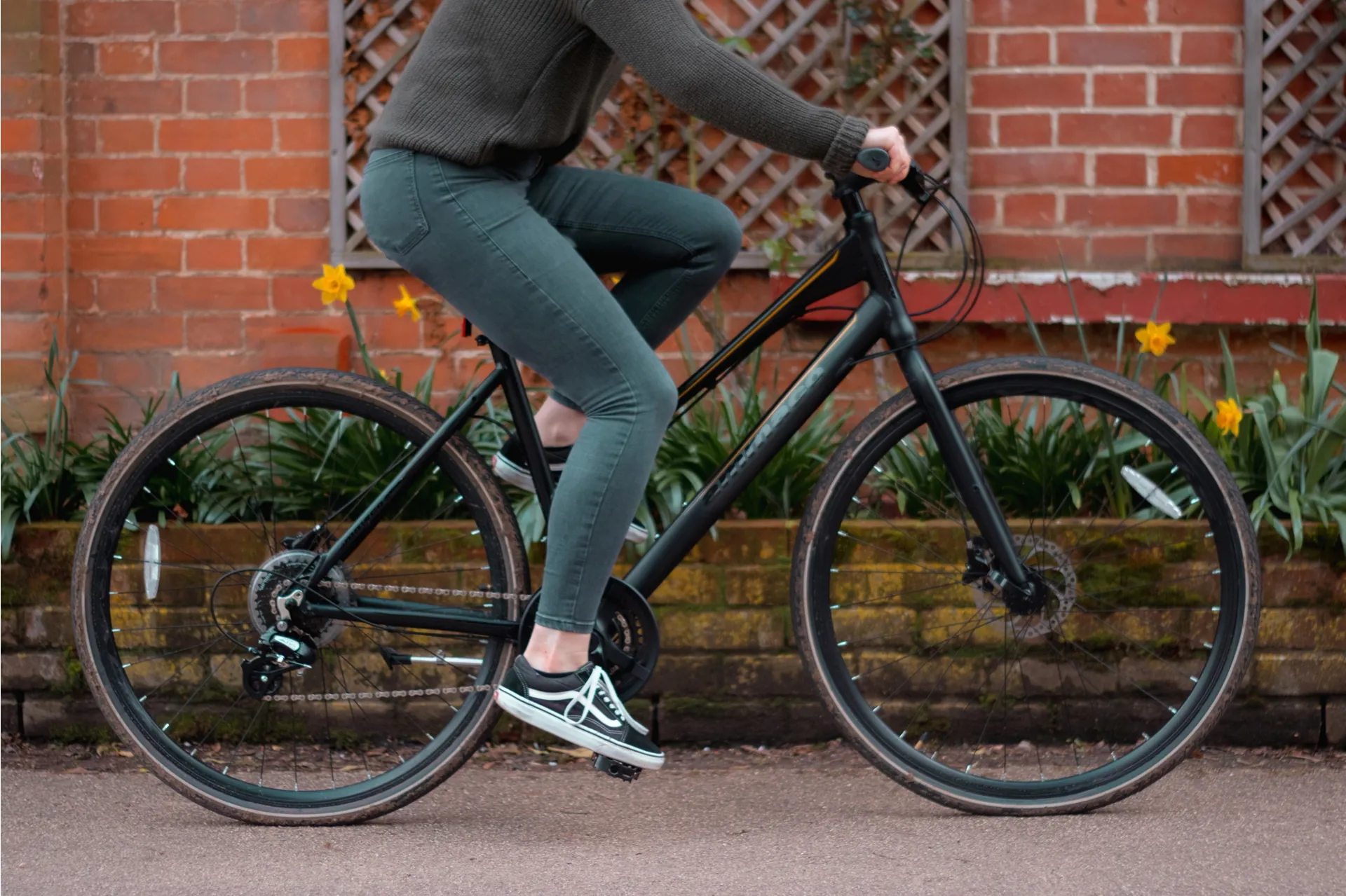 Ammaco Strada 700c Sports Hybrid Bike Black